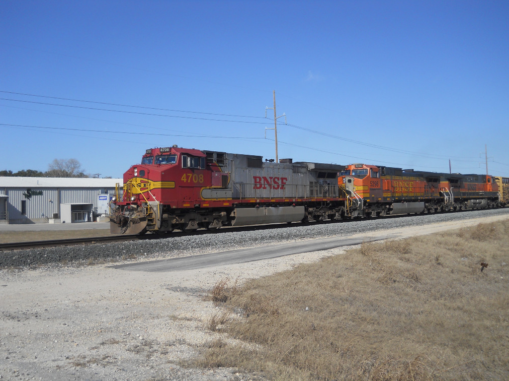 BNSF 4708 27JAN2011 SB at Center Point Rd